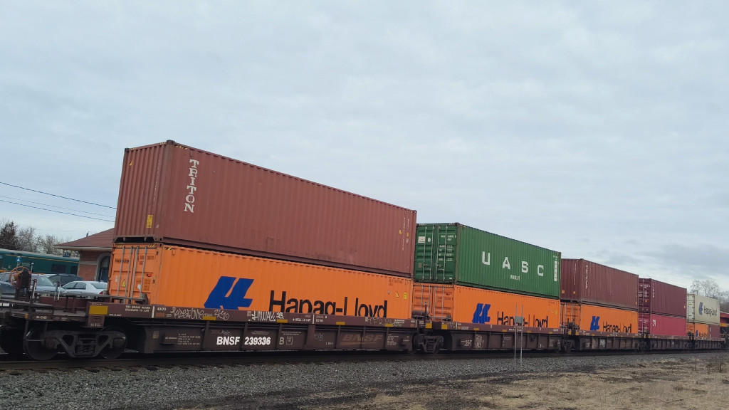 BNSF 239336 (5 Section Well Car Altogther)